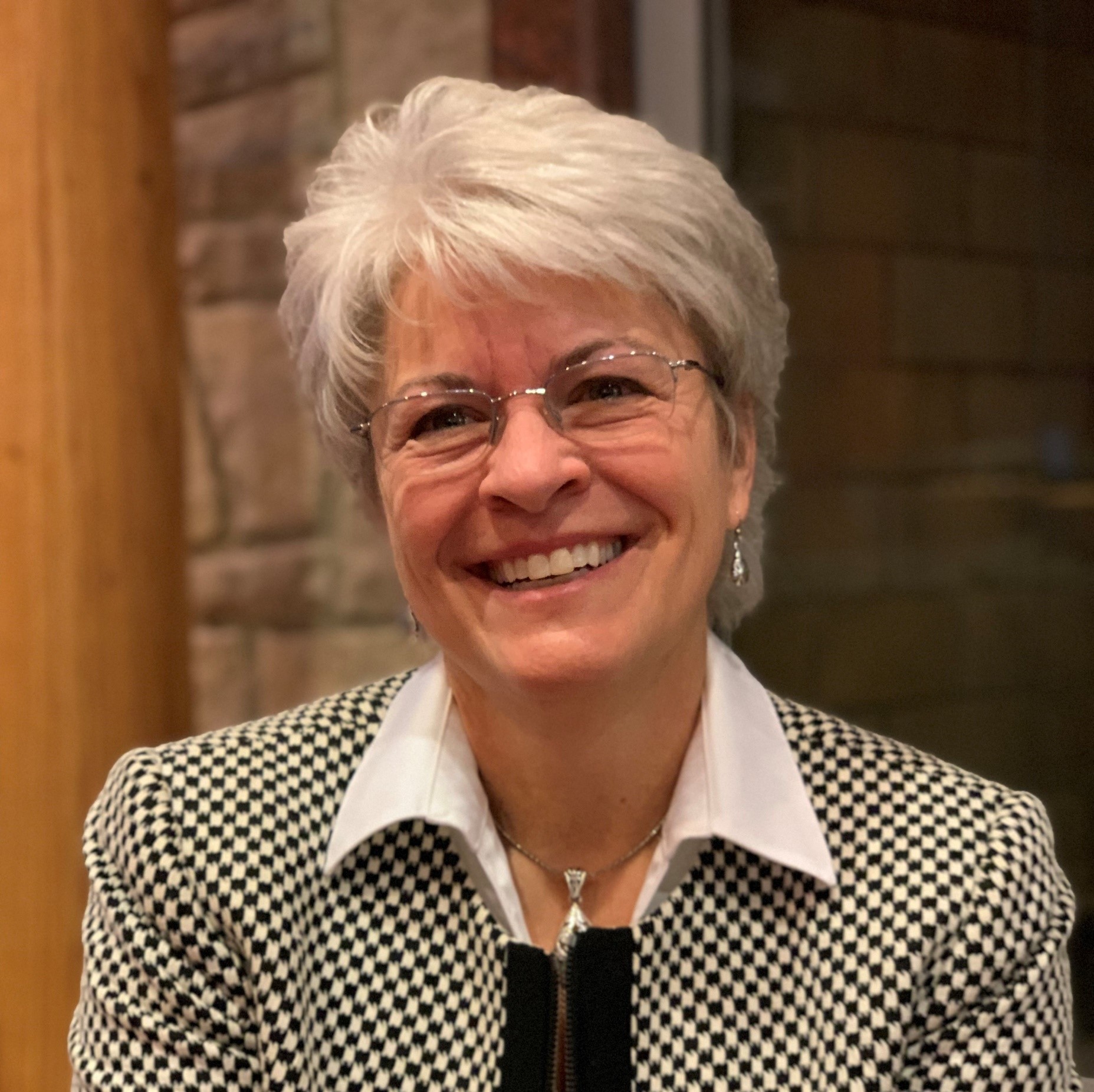 Julie Fox's Instagram, Twitter & Facebook on IDCrawl