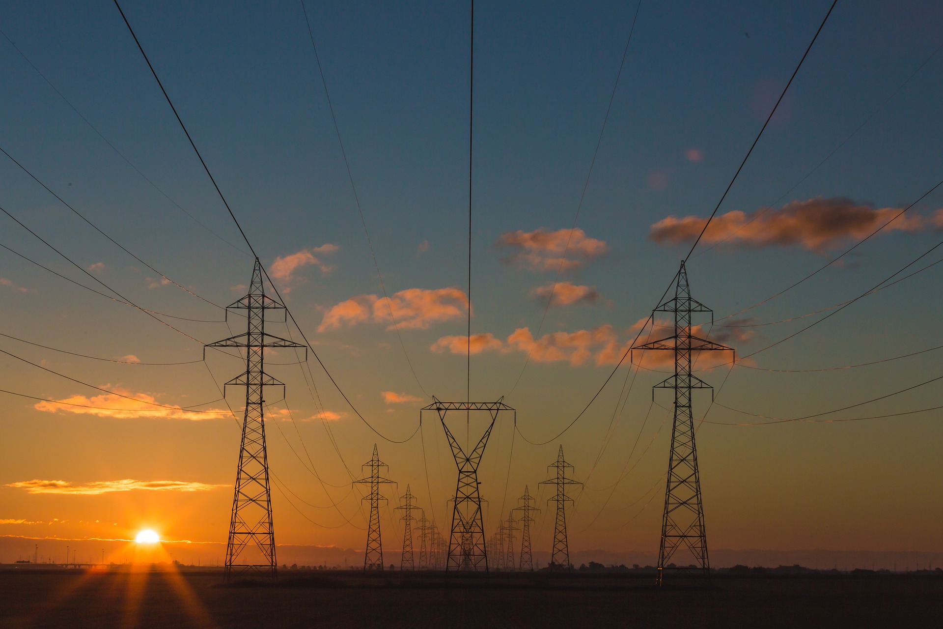 How does electrical power travel through metal? | Ask Dr. Universe ...