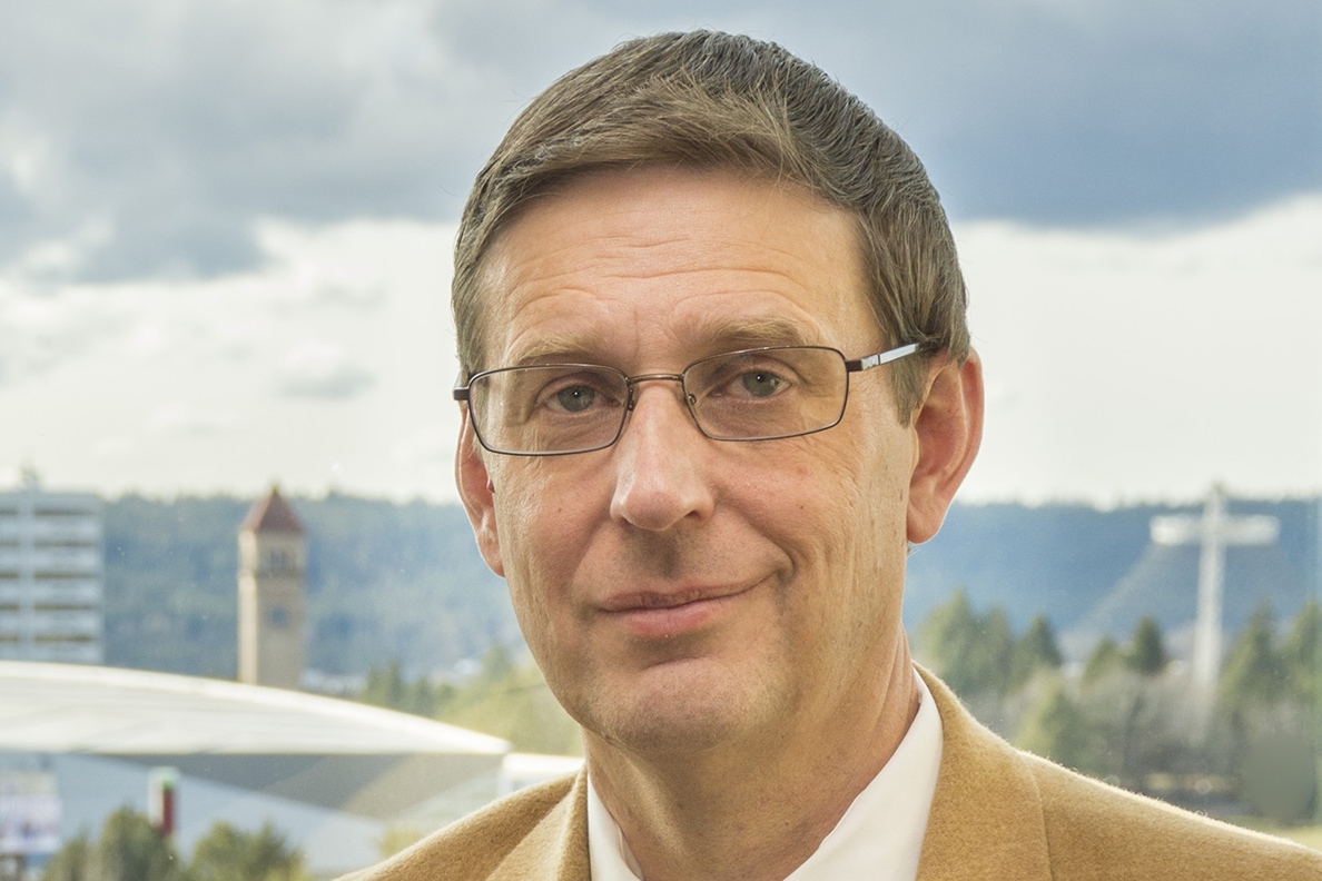 John Roll receives MED Associates Brady‑Schuster Award – WSU Insider