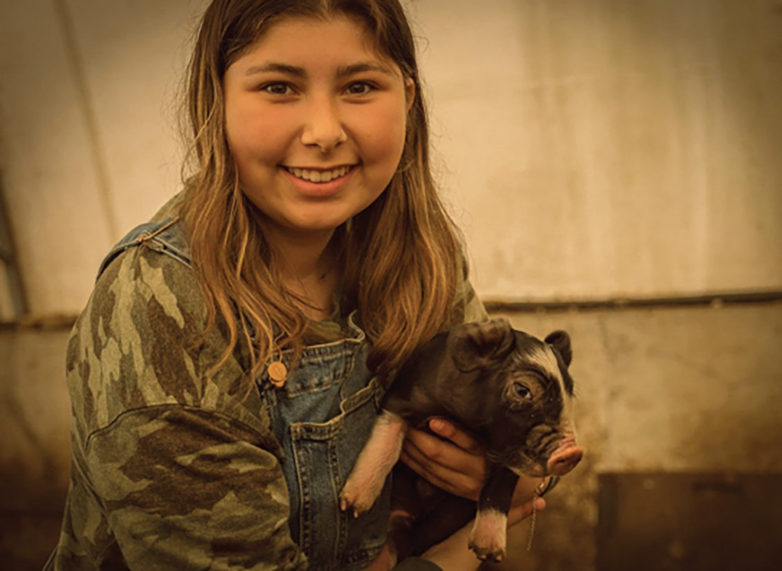 Pigs ARE cool! Seniah Flesher’s internship adventures on a Washington ...