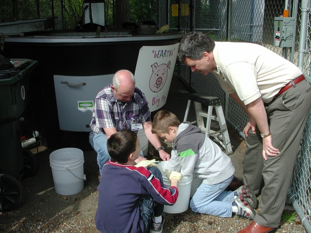 Earth Tub Composter | Soil Management | Washington State University